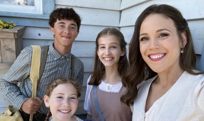 “When Calls The Heart” Cast Spotted On Set Of Season 11 - Media Traffic