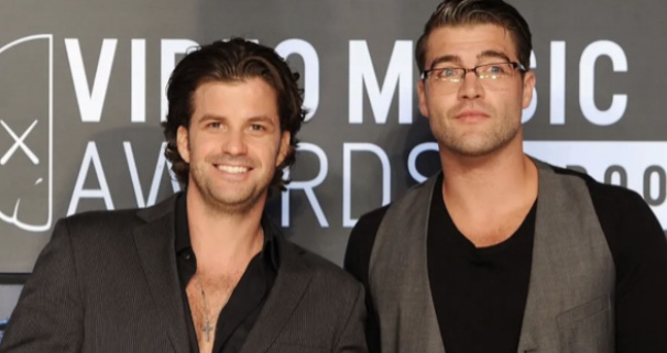 “The Challenge” Star CT Supports Johnny At Business Opening - Media Traffic